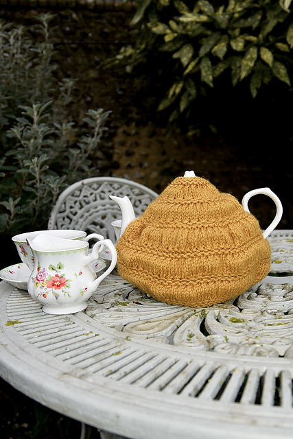 Ravelry: Honey Pot Tea Cosy pattern by Pat Strong