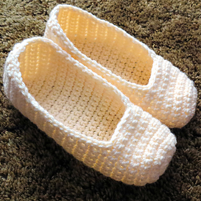 Ravelry: Easy Slippers pattern by Elena Madsen