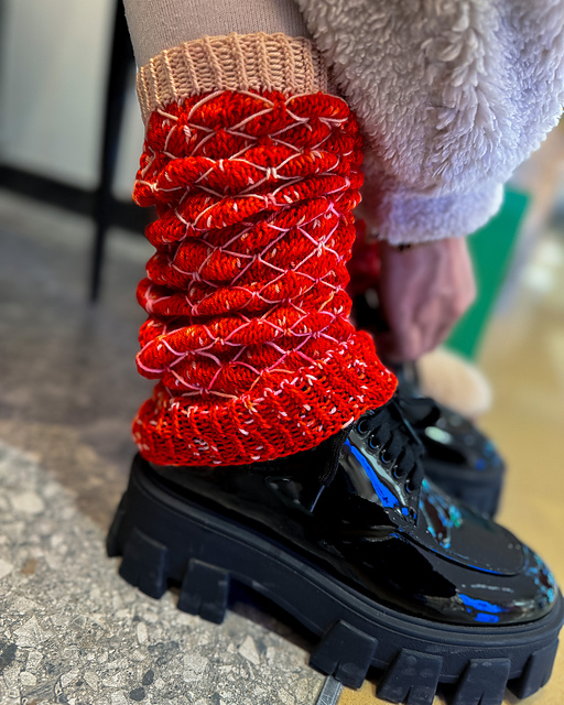 Ravelry: Lunar Leg Warmers pattern by Layla Yang