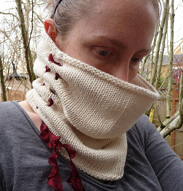 Ravelry: Close Knit Ruched Cowl pattern by Leah Bandstra