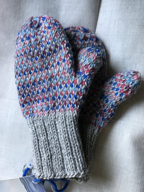Ravelry: Salt and Pepper Mittens pattern by Robin Hansen