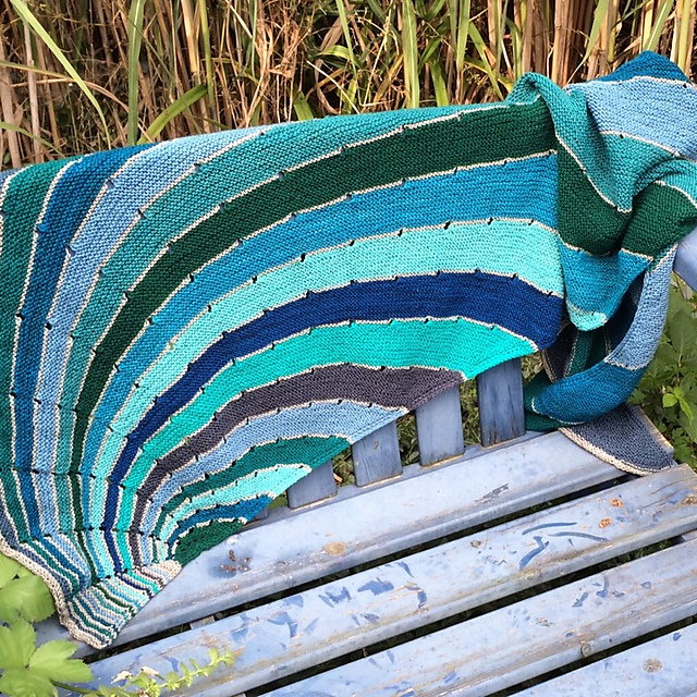 Ravelry: lemmi's Dotted Rays Meets Colors of the Sea