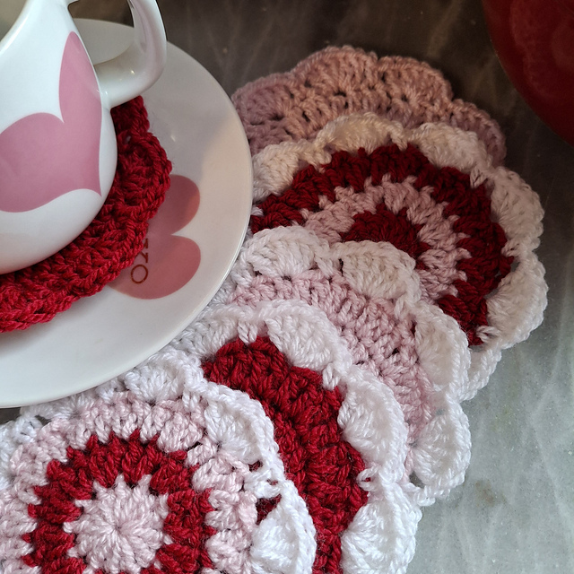 Ravelry: Helen's Coasters pattern by Helena Shank