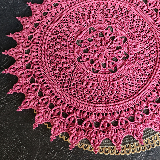Ravelry: Laura pattern by Elena Bojkova