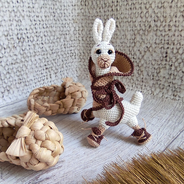 Ravelry: Alpaca Amari pattern by Elena Bojkova