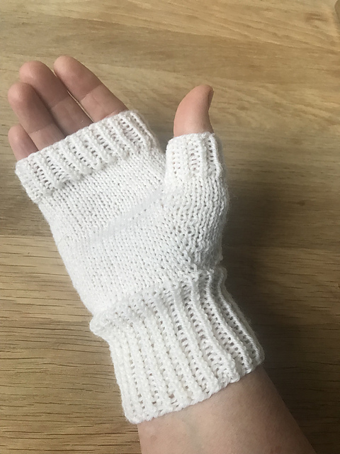 Ravelry: Basic Mitts pattern by Bente Skeide
