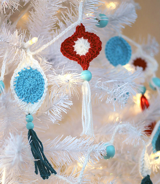 Ravelry: Retro Ornament Garland pattern by Alexis Middleton