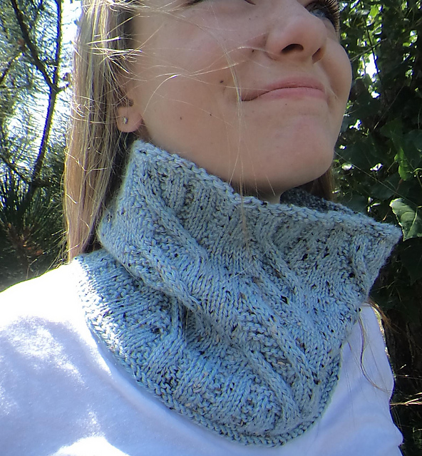 Ravelry: Snow Swept Cowl pattern by Laura Fahlin