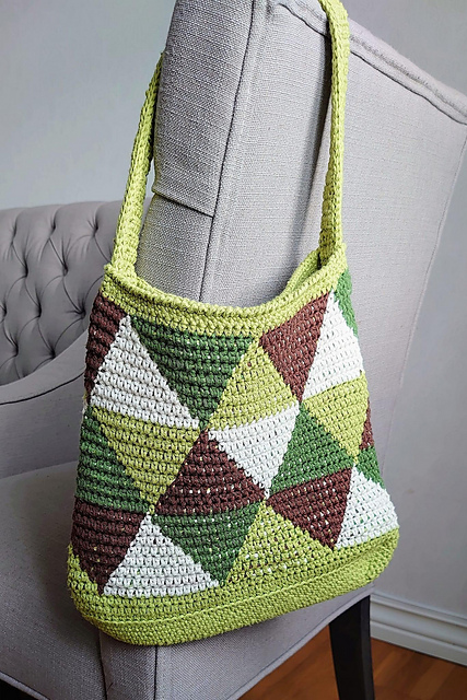 Ravelry: Triangle Tapestry totebag pattern by Hekletante design