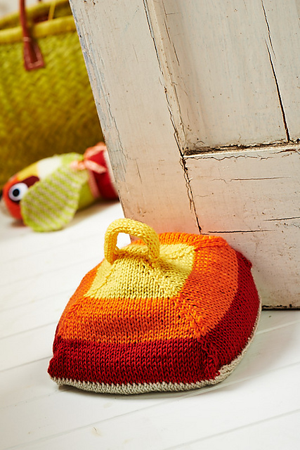 Ravelry: Pyramid doorstop pattern by Susie Johns