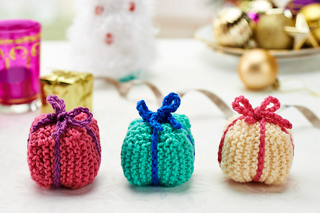 Ravelry: Christmas presents pattern by Wendy Mould