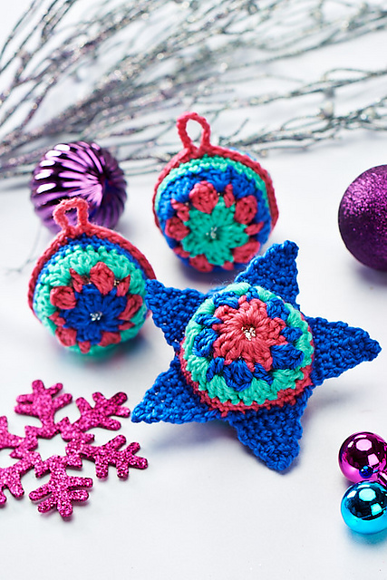 Ravelry: Baubles pattern by Irene Strange
