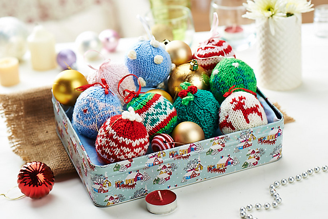 Ravelry: Spherical baubles pattern by Wendy Mould