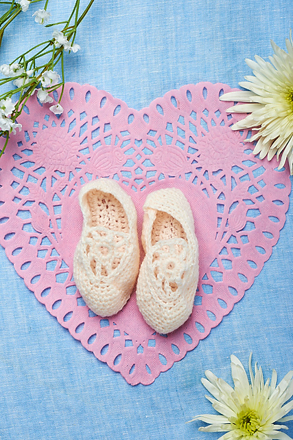Ravelry: Baby slippers pattern by Susie Johns