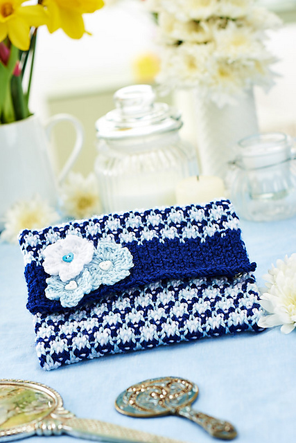 Ravelry: Clutch purse pattern by Lynne Rowe