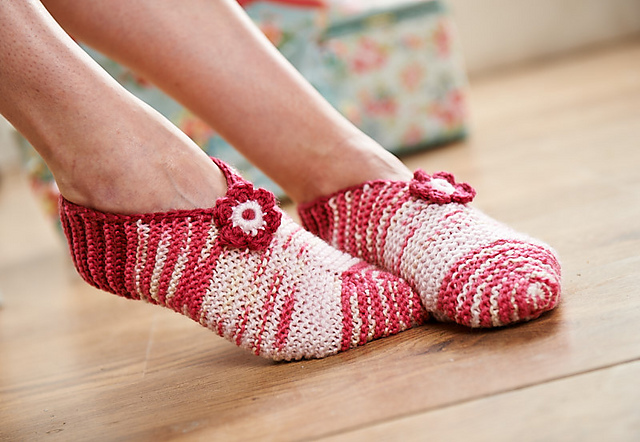 Ravelry: Fairytale slippers pattern by Lucinda Ganderton