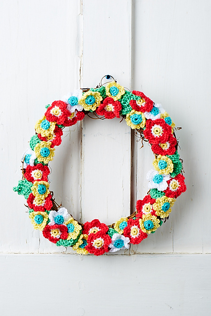 Ravelry: Floral wreath pattern by Susie Johns