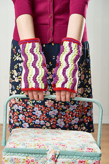 Ravelry: Sideways mittens pattern by Knit Crochet Create