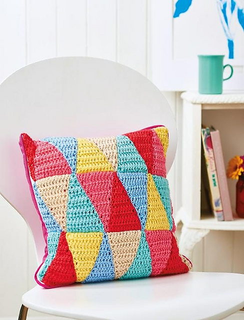 Ravelry: Triangle cushion pattern by Emma Varnam