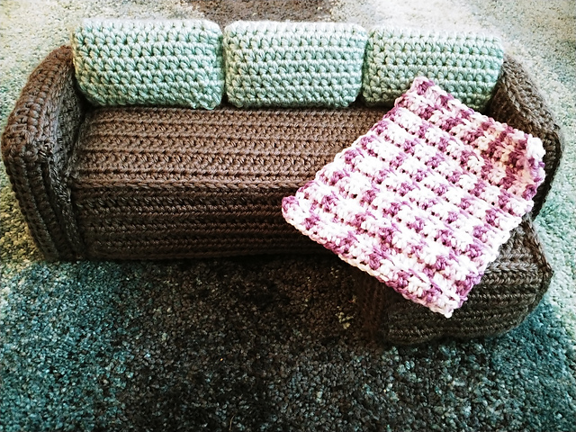 Ravelry: Cat Sectional Couch pattern by Julia Fre