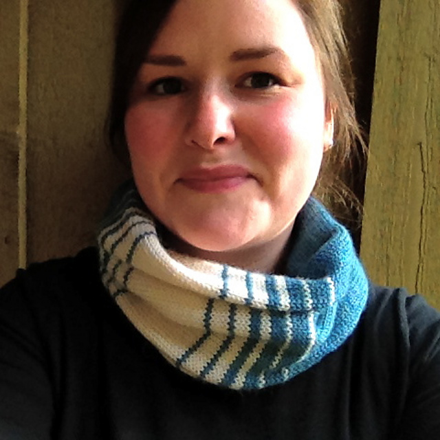 Ravelry: Fillory Cowl pattern by Elizabeth Pedersen