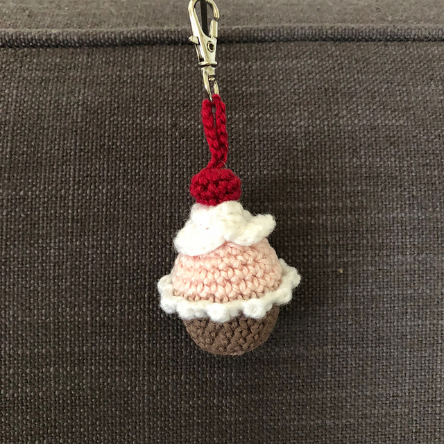 Ravelry: Mini Cupcake Keychain pattern by Liesbeth Braam