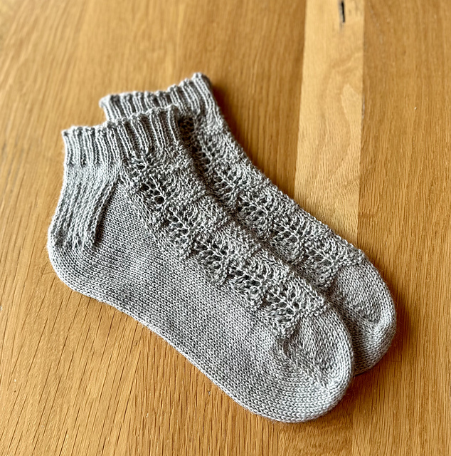 Ravelry: Seashell Stitches Socks pattern by Mary Lukas