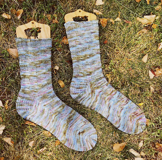 Ravelry: Dauphin Socks pattern by Mary Lukas