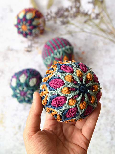 Ravelry: One Evening Bauble pattern by Tatsiana
