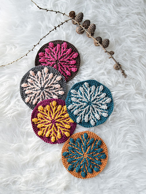 Ravelry: Sparkle Snowflake pattern by Tatsiana