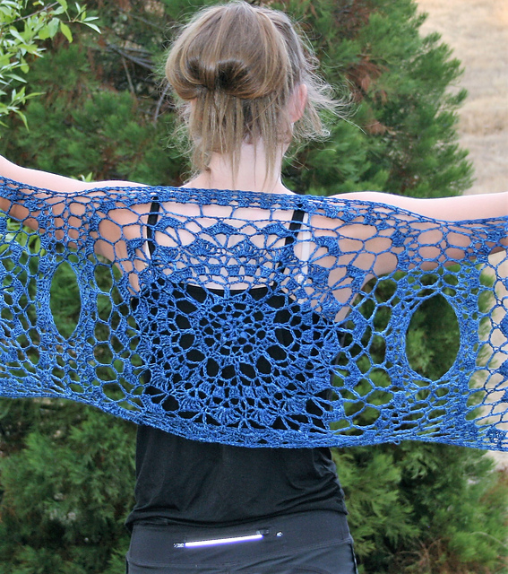 Ravelry: Emphasis Wrap pattern by Linda Dean