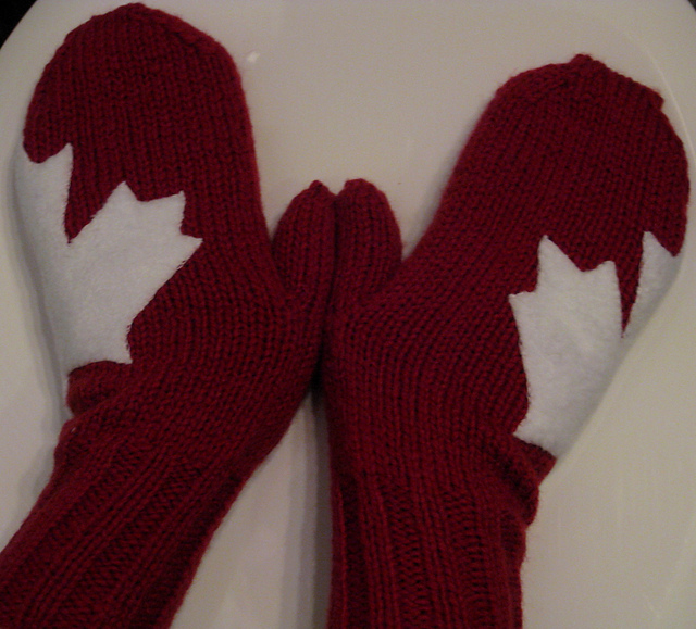 Ravelry: lindapendante's Canadian Eh? Maple Leaf Mittens