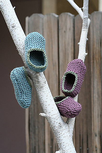 Ravelry: Contrast Edge Slippers pattern by Zoë Mellor
