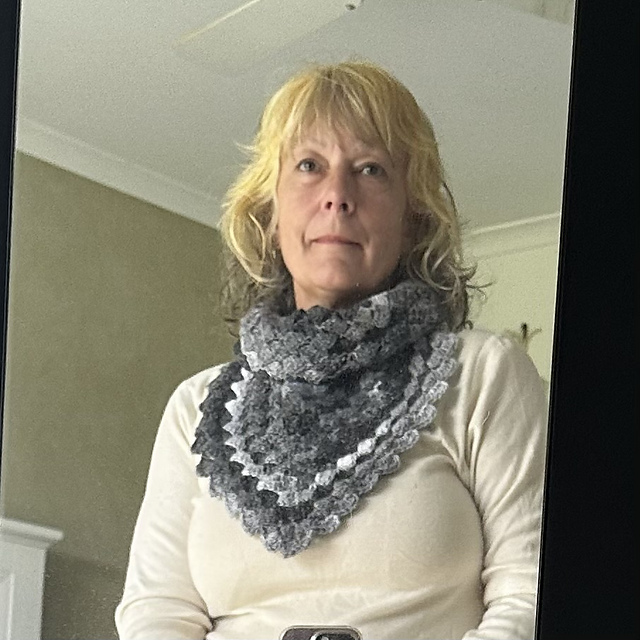 Ravelry: C2B Cowlkerchief pattern by Lisa Bean