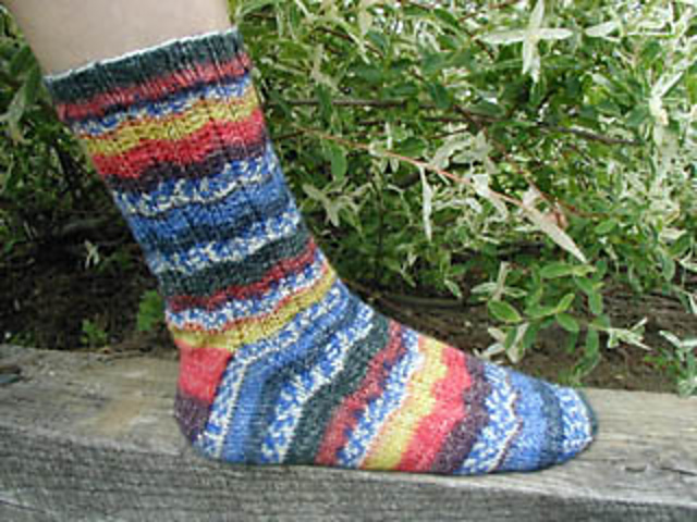 Ravelry: Little Waves (SK-016) pattern by Lisa Carnahan