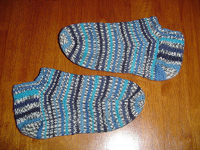 Ravelry: One Skein Sockettes pattern by Lisa Henderson