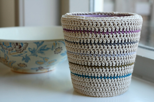 Ravelry: Plant pot cozy pattern by Lisette Eisenga