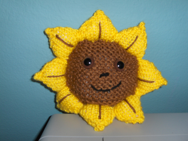 Ravelry: Sunflower Suzie and Daisy Dolly pattern by R.T. Designs