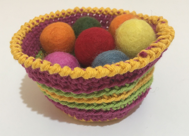 Ravelry: Tropical bowl pattern by Anna Granta