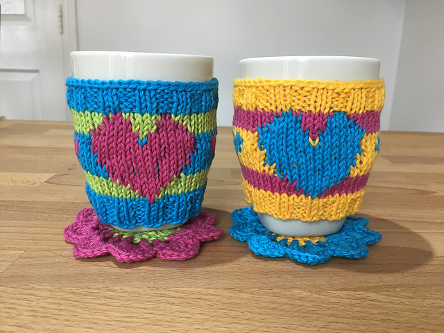 Ravelry: Mine and Yours Mug Warmers pattern by Anna Granta