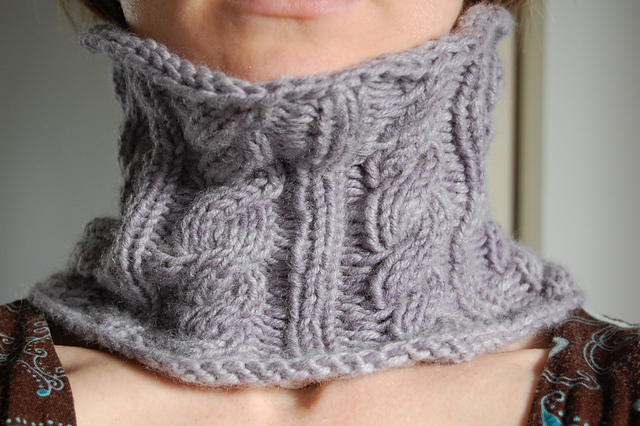 Ravelry: Cosy Cabled Cowl pattern by Anna Caroe