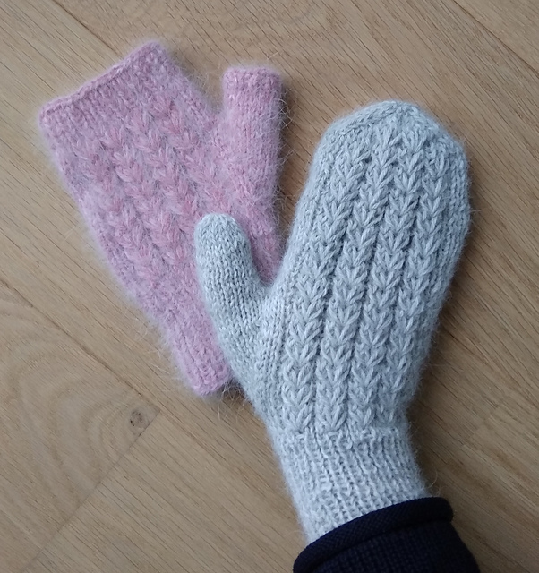 Ravelry: From the Heart Mitts and Mittens pattern by Liz Darcy