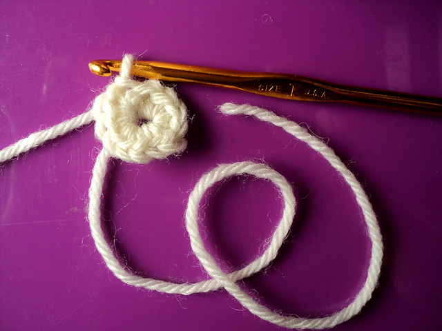 Ravelry: Magic Circle Tutorial pattern by Elizabeth Gormley