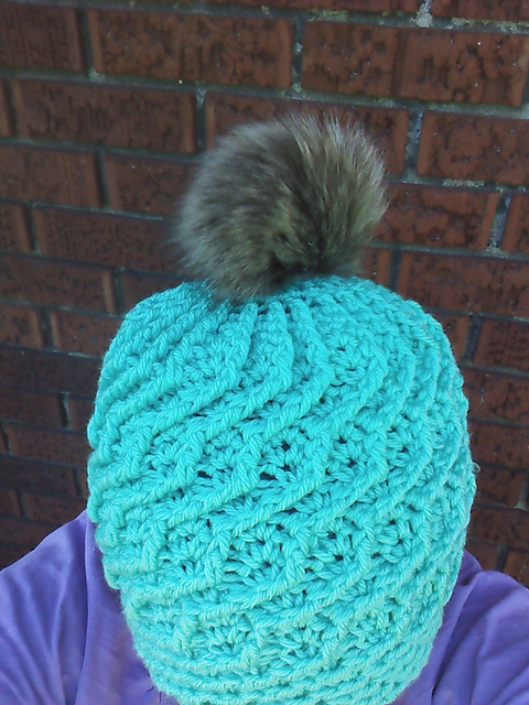 Ravelry: lkwiatko's Winter Solstice Messy Bun Hat test