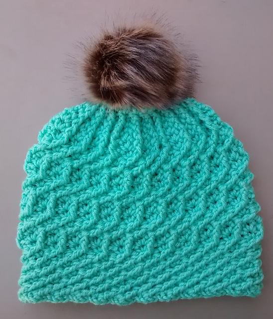 Ravelry: lkwiatko's Winter Solstice Messy Bun Hat test