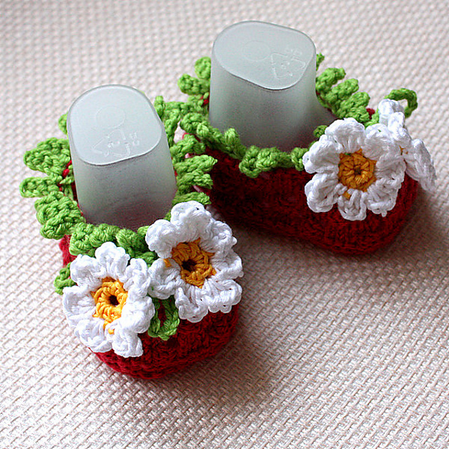 Ravelry: Berry Baby Booties pattern by Julia Noskova
