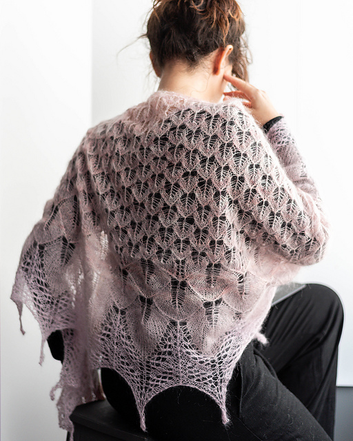 Ravelry: Chal Lumeeiki pattern by Lola Logaro