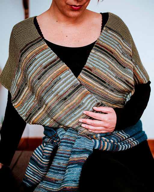 Ravelry: Chaleco Sakura pattern by Lola Logaro