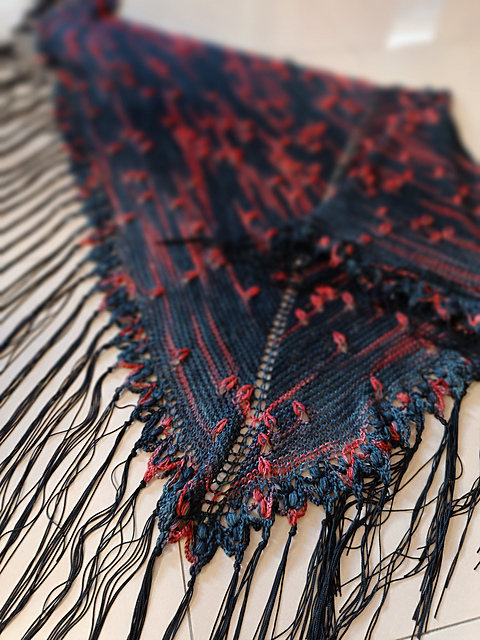 Ravelry: Chal Grana pattern by Lola Logaro