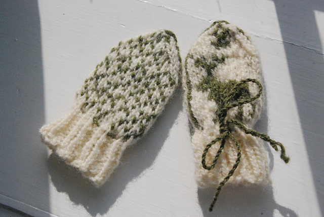 Ravelry: Baby Norwegian Moose Mittens pattern by Elyse Heise